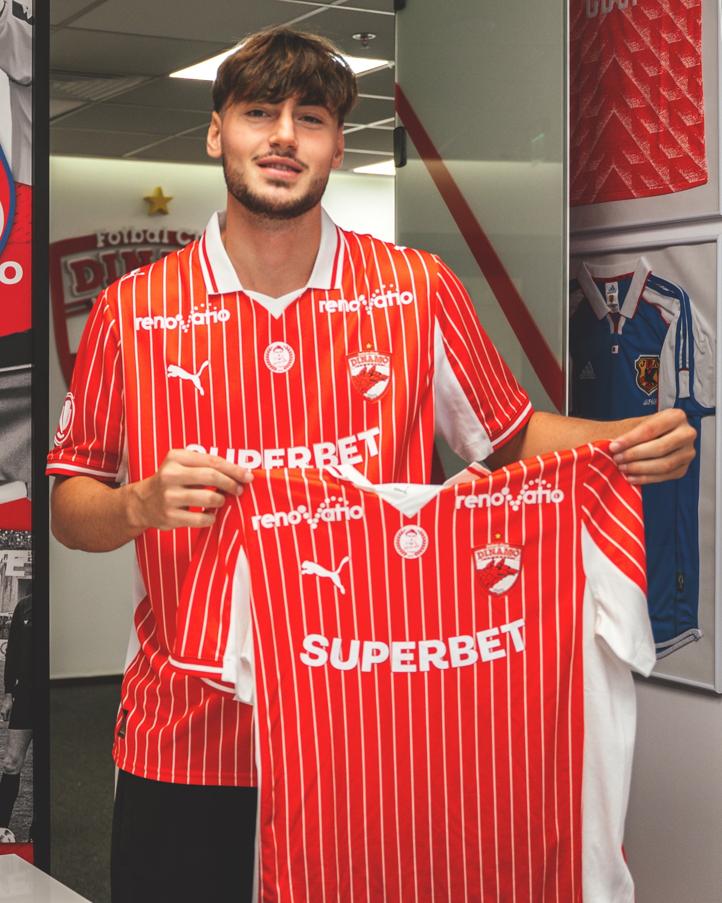 Dinamo l-a prezentat oficial pe Adrian Mazilu