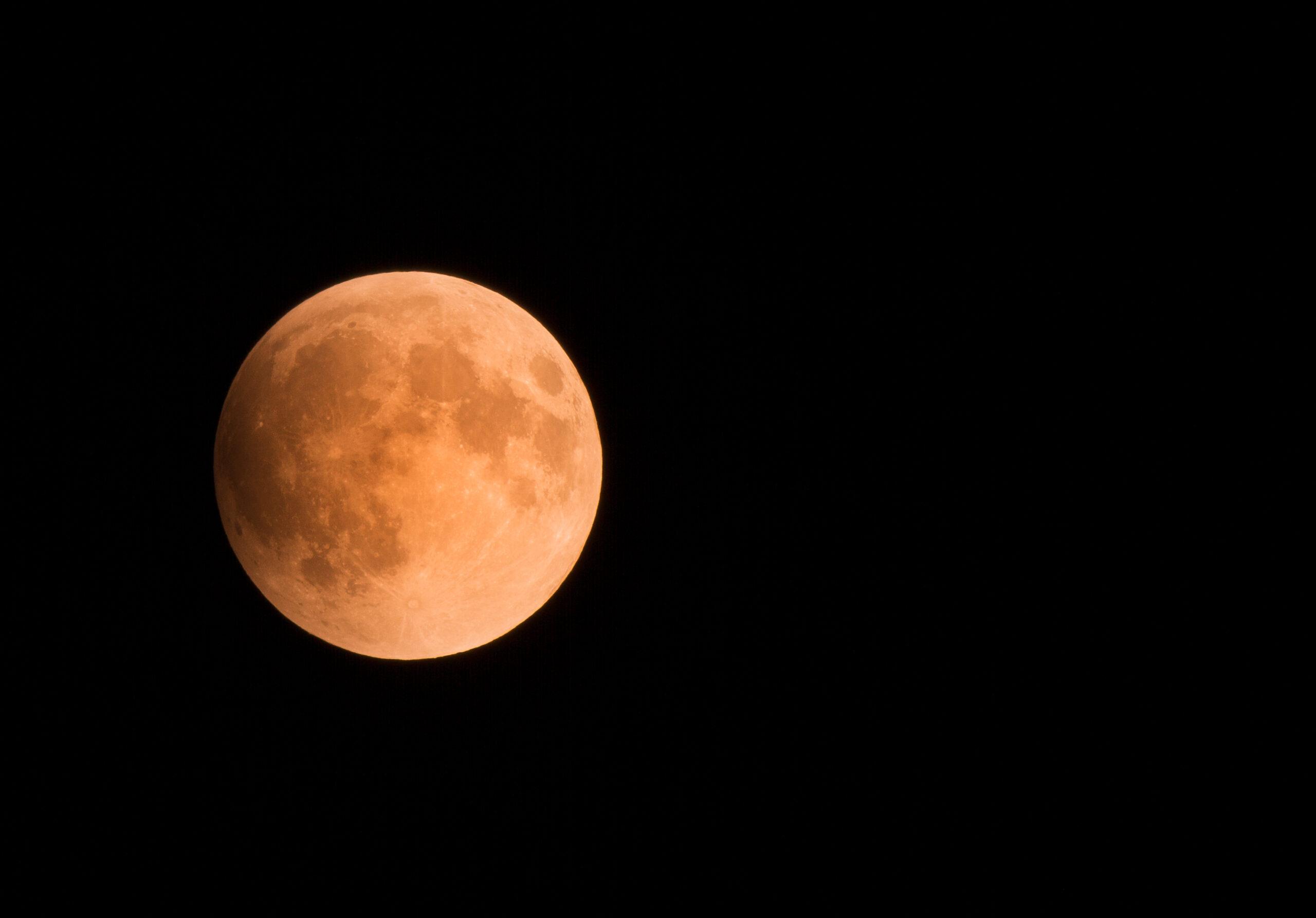 Eclipsa De Lună Din 7 Septembrie 2025 Eclipsa Totală De Lună Sângerie Va Putea Fi Văzută și în