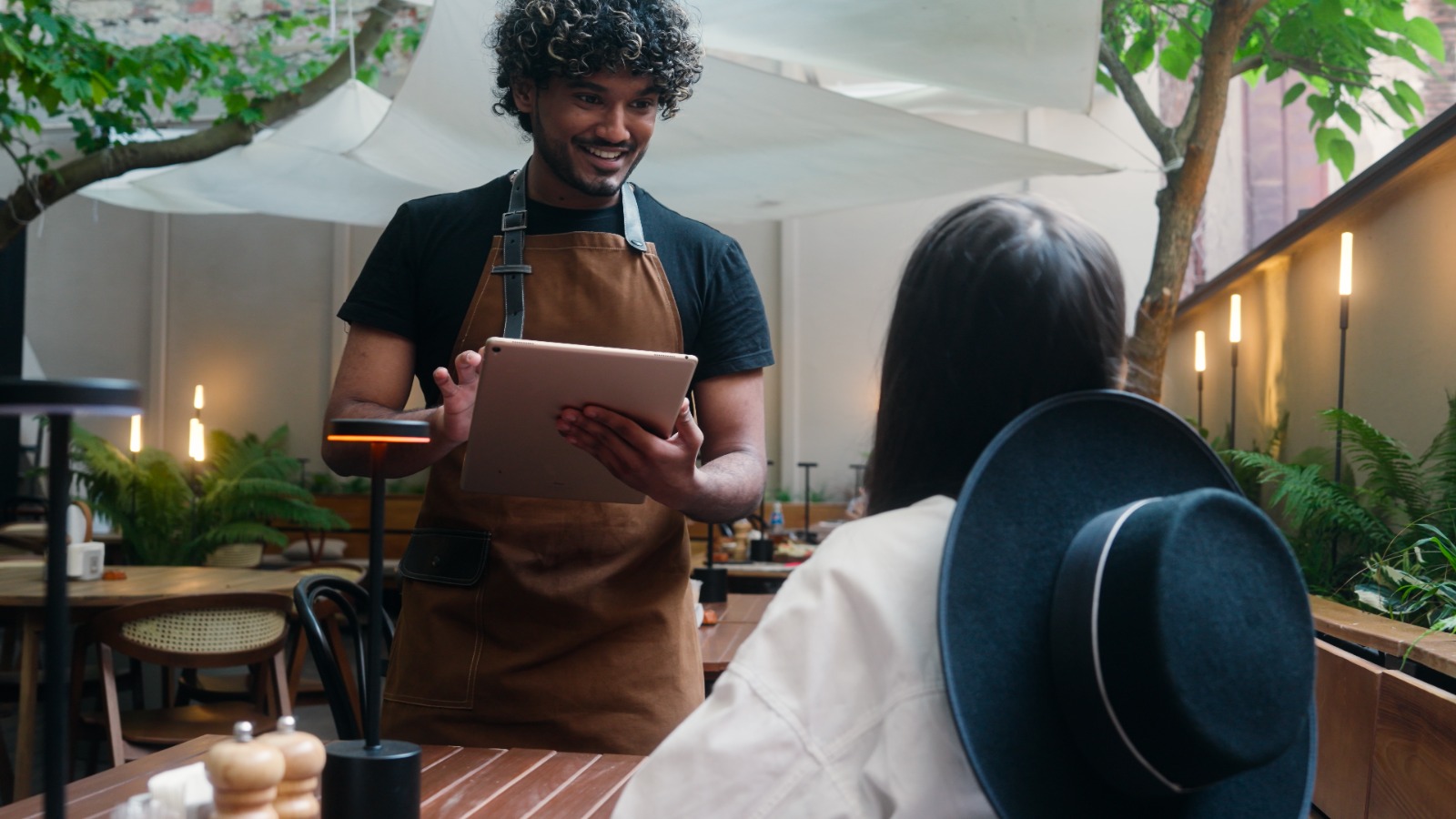 Unii muncitorii asiatici primesc și salarii de 1.000 euro în România ...