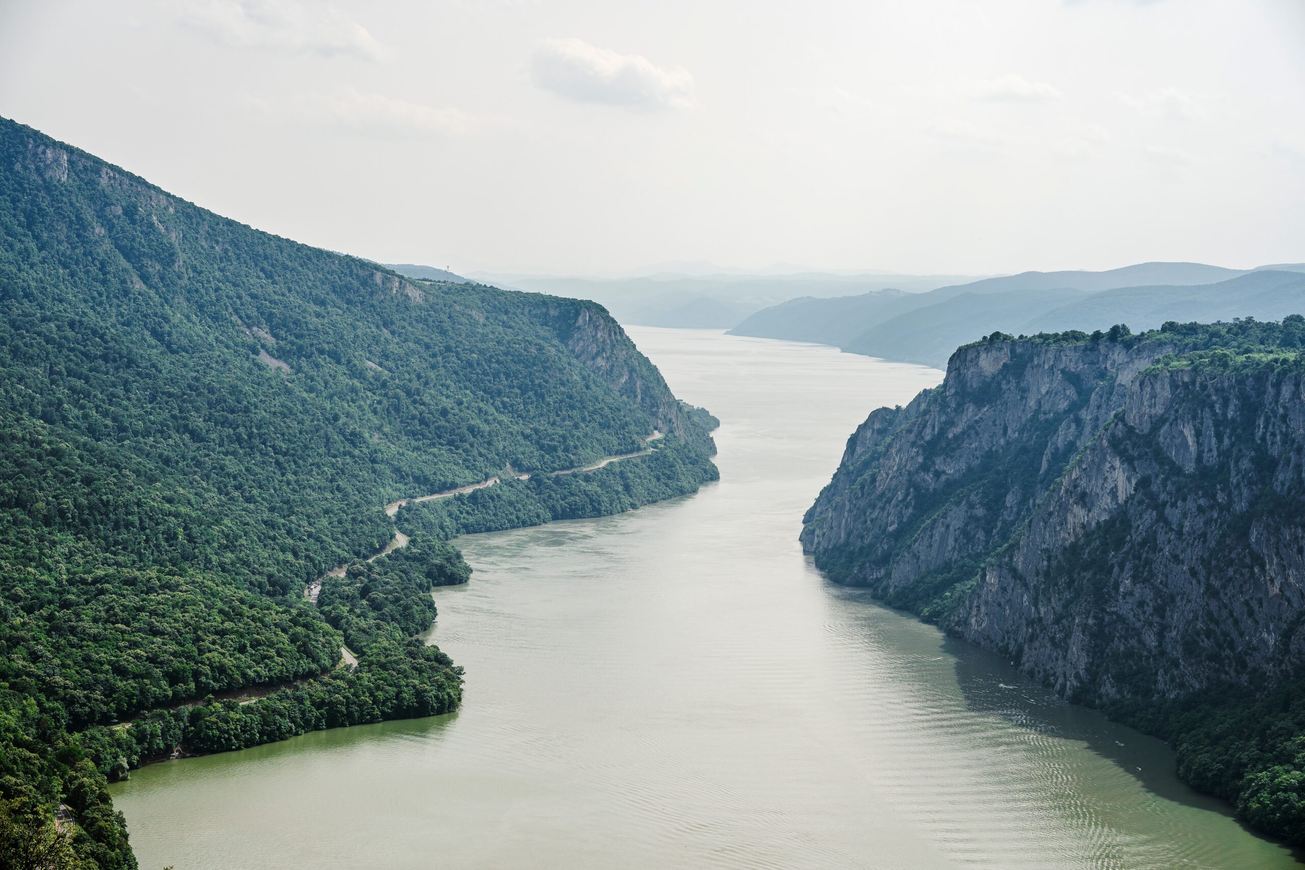 Cazanele Dunării – locul unde fluviul își spune legenda