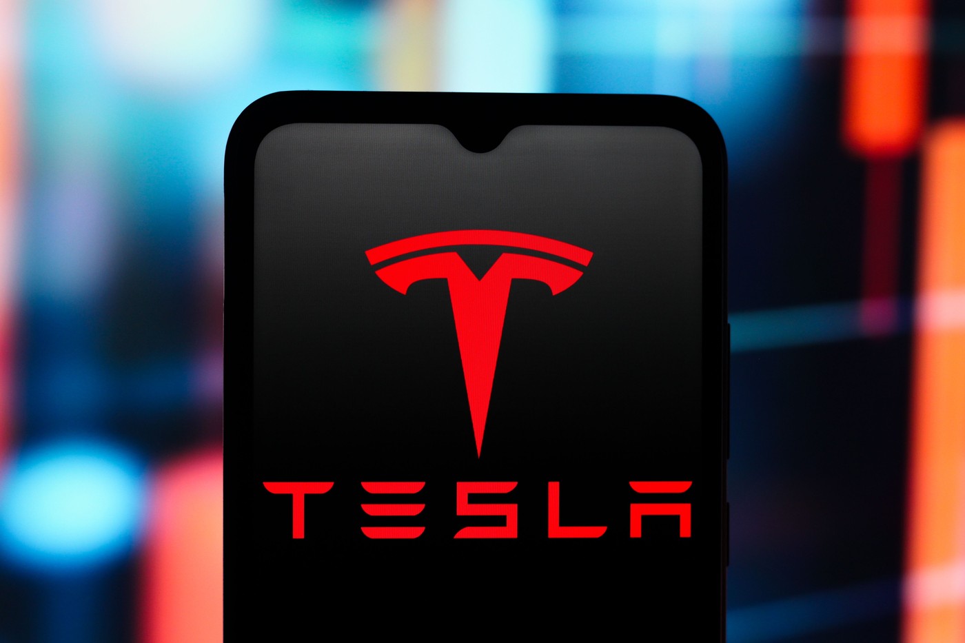 Adevărul despre telefoanele TESLA. Când se vor lansa, ce funcții au și ...
