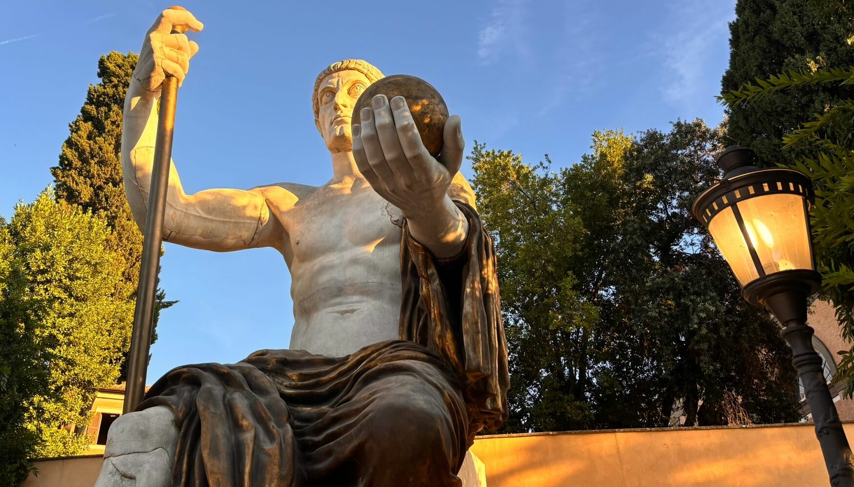 Statuia colosală a lui Constantin cel Mare de la Roma, dedicată ...