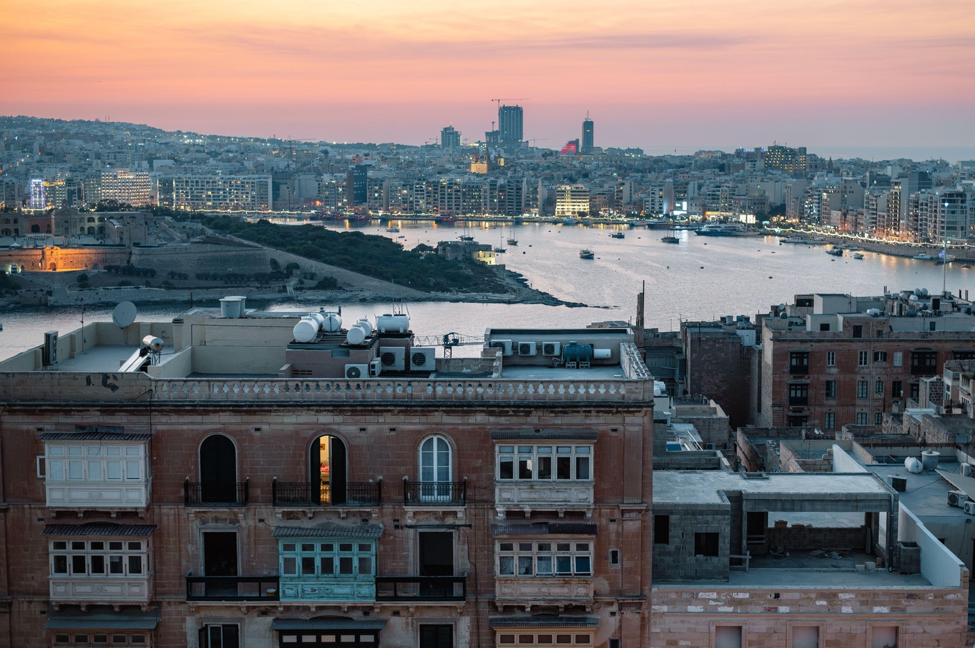 17 locuri din Europa unde Moș Crăciun poartă ochelari de soare. Care sunt acestea