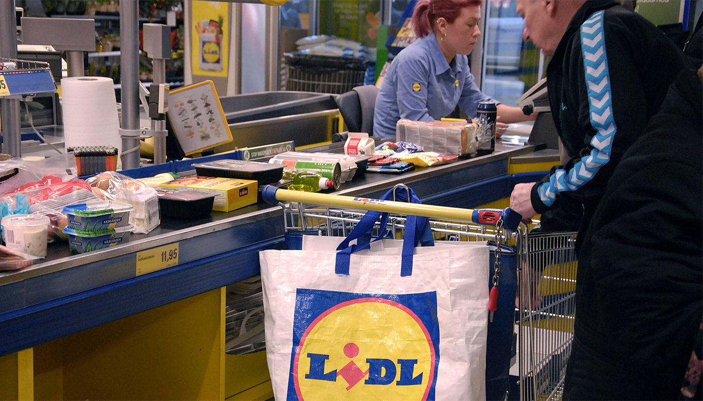 Ce salarii au casierițele de la LIDL, Carrefour, Kaufland și Mega Image ...