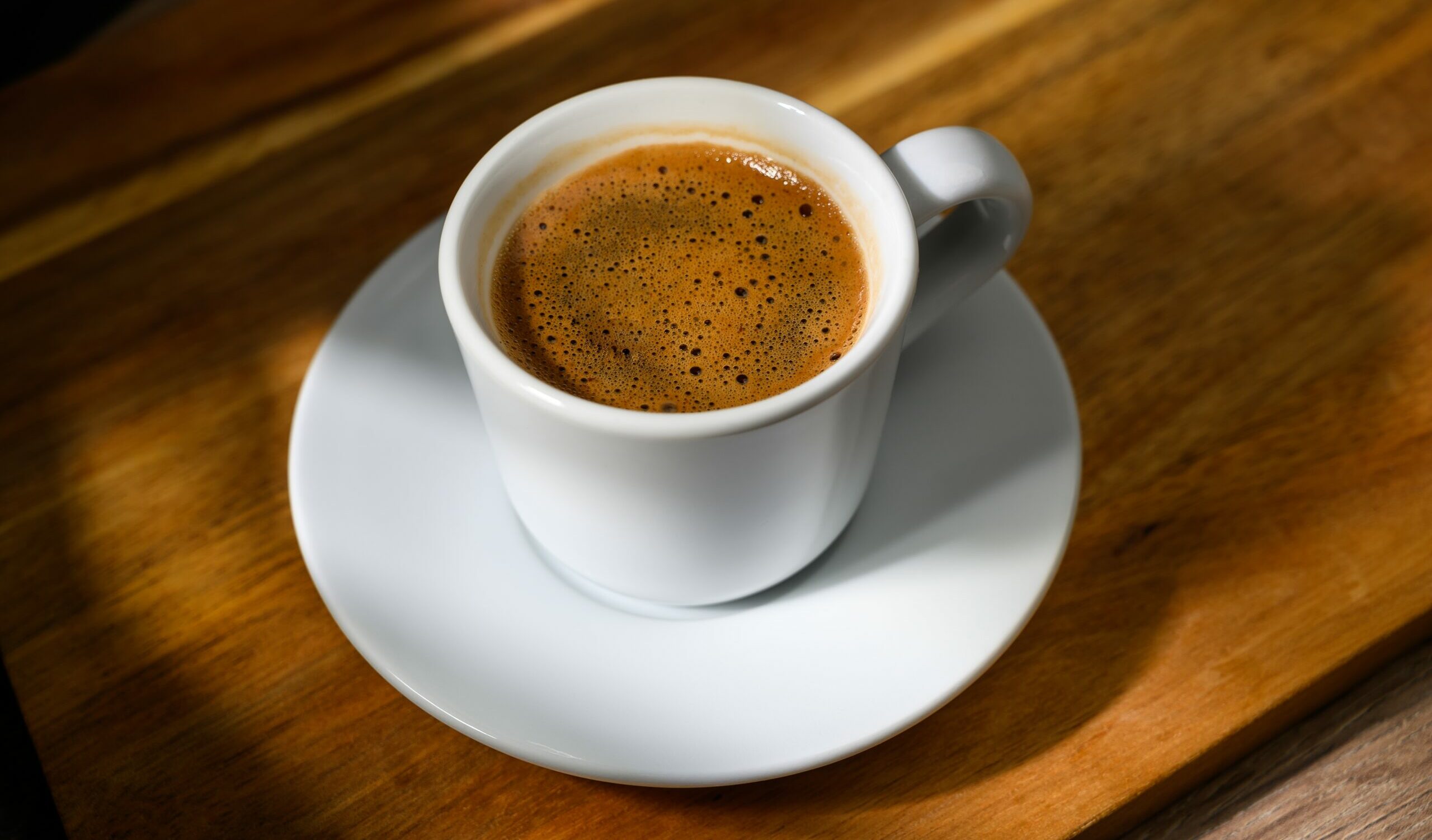Nutriționiștii arată ora fixă la care trebuie să îți bei, de fapt, cafeaua