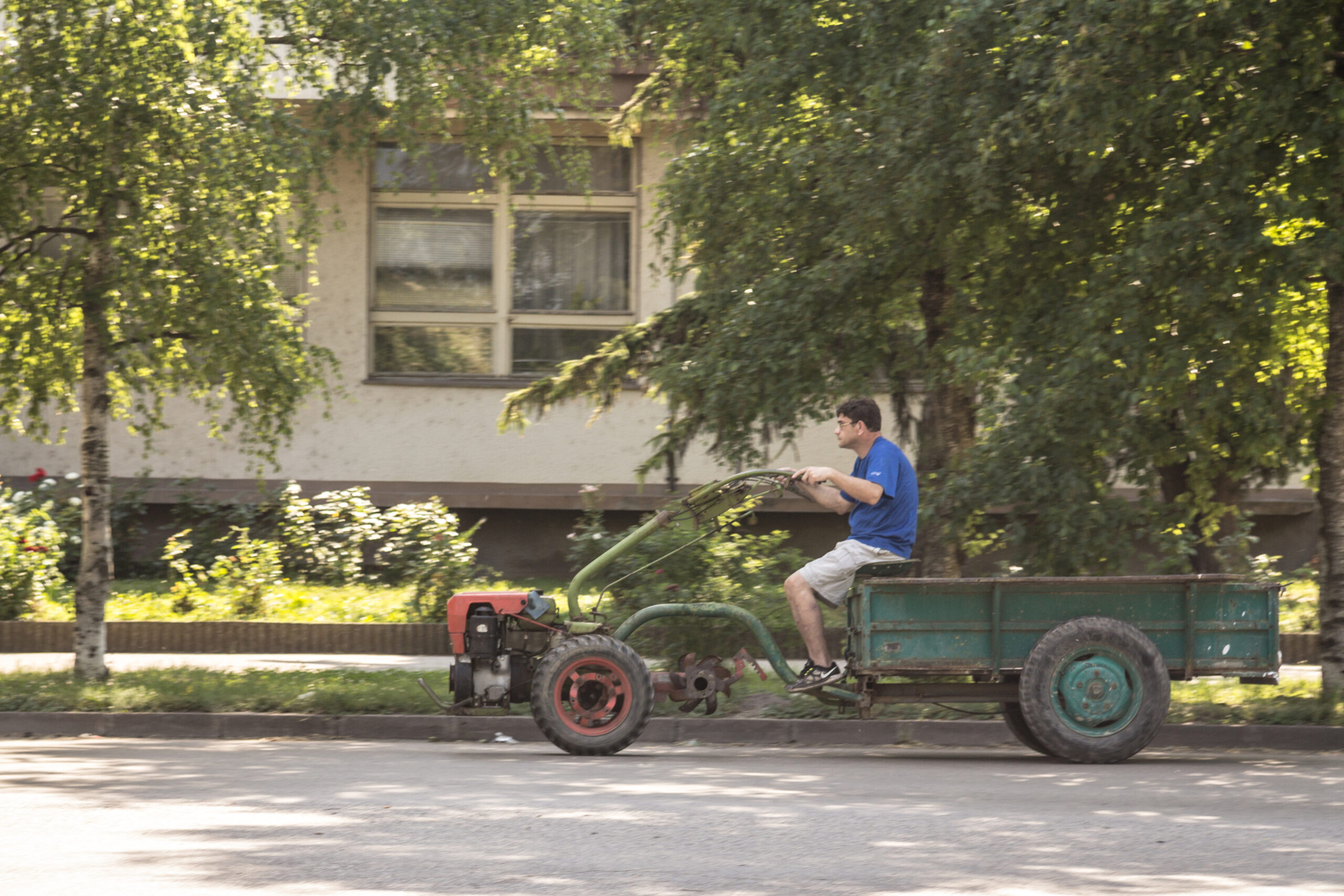 Codul Rutier 2026 | De ce nu poți circula cu motocultorul pe un drum ...