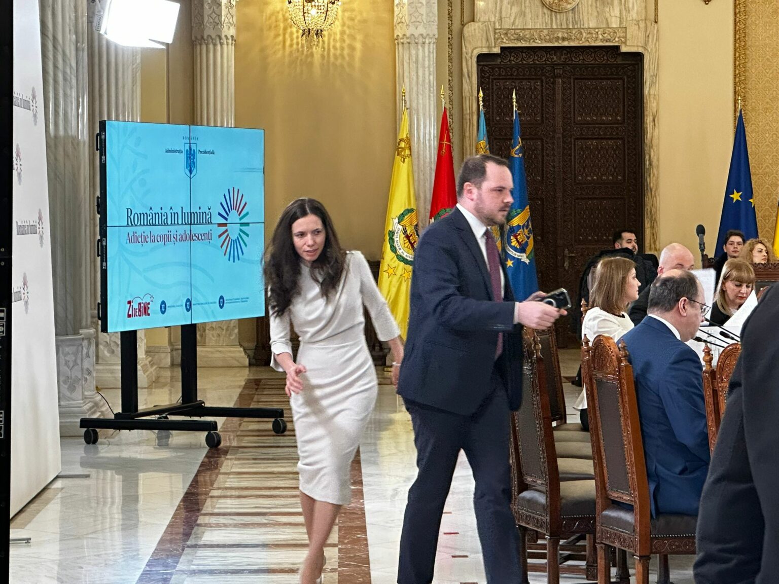 Mirabela Grădinaru participă la o masă rotundă pe tema adicţiilor ...