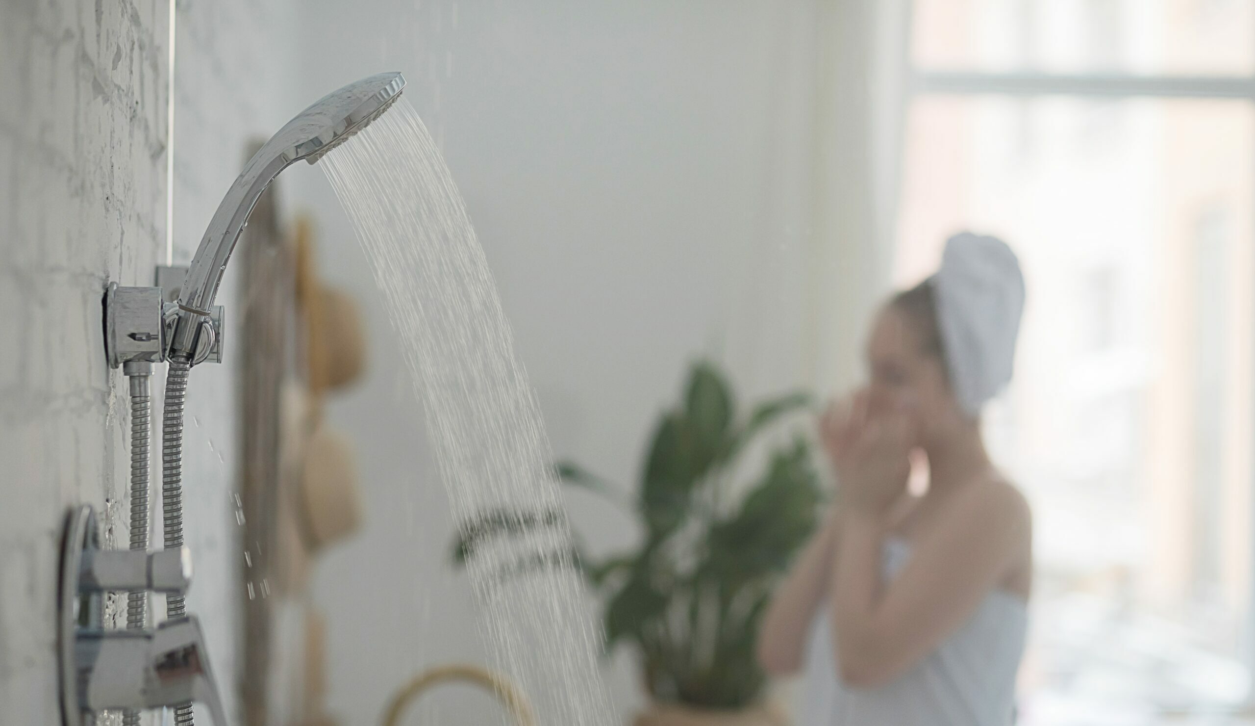 Este mai bine să faci duș dimineața sau seara? Un dermatolog relevă ...