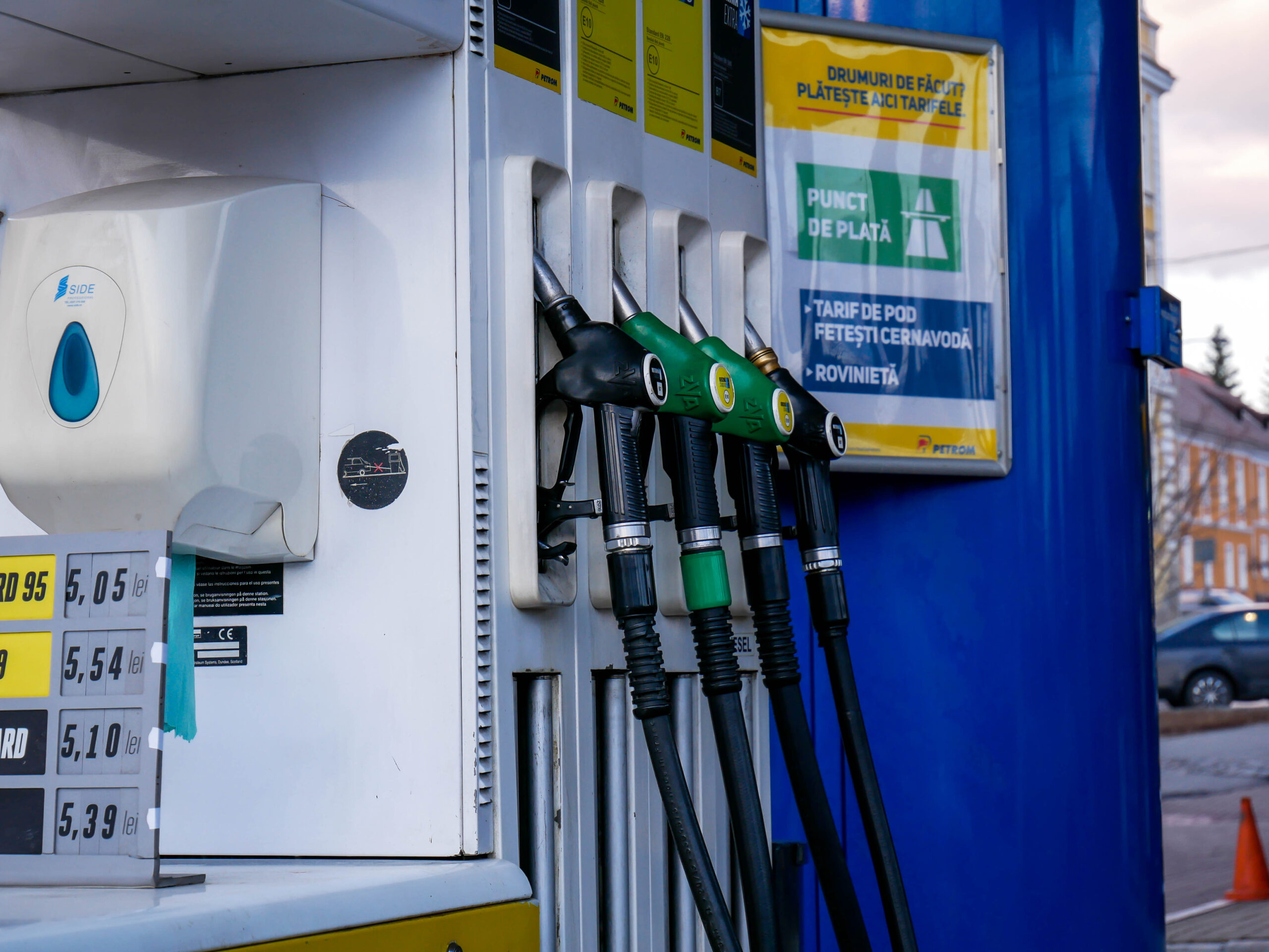 Prețuri carburanți luni, 27 aprilie 2026. Benzina s-a scumpit din nou ...