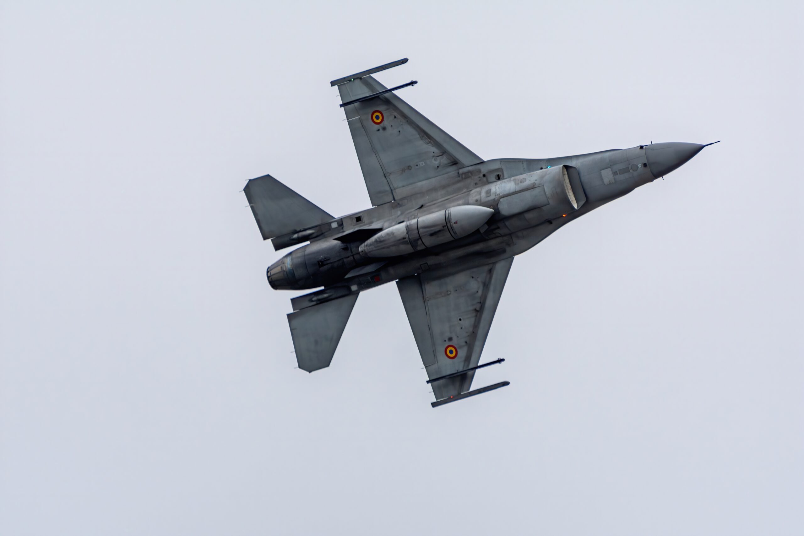Ro-Alert la granița României. Două avioane F-16 au fost ridicate de la ...