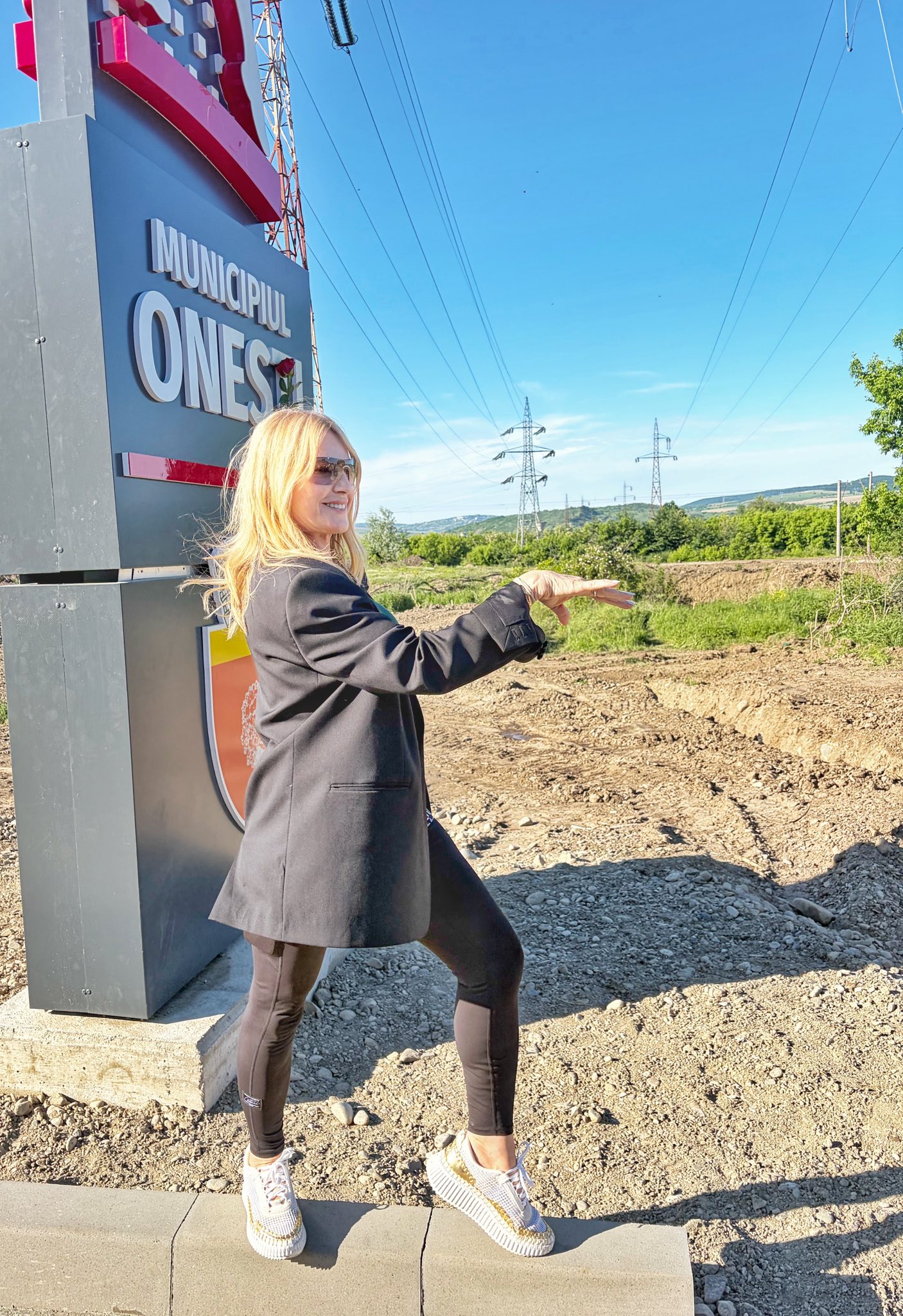 Nadia Comăneci a fost sărbătorită la Oneşti şi de partenera lui Nicuşor ...