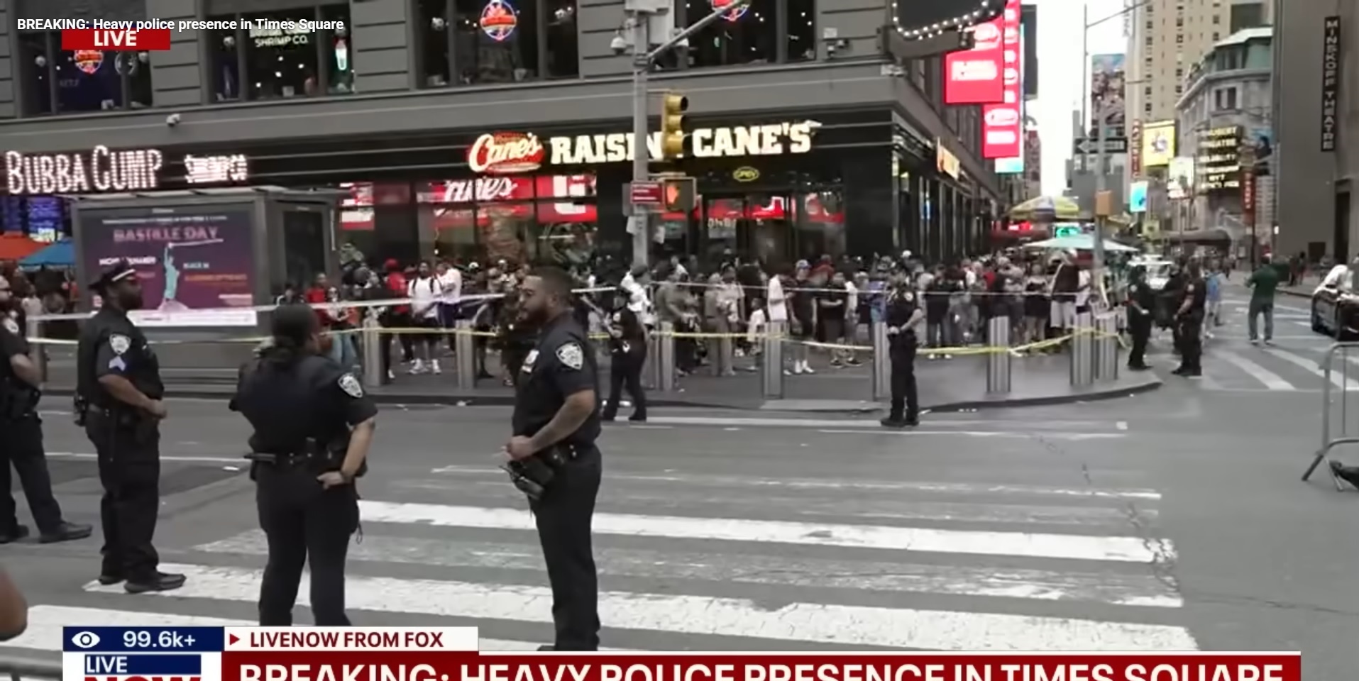 Focuri de armă trase în Times Square, din New York, la parada echipei ...