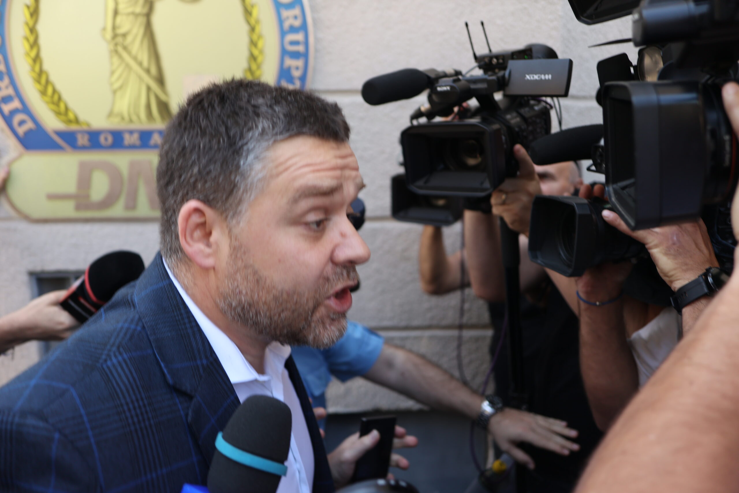 Ciprian Ciucu a ieșit după aproape 3 ore de la DNA. Primarul General a ...