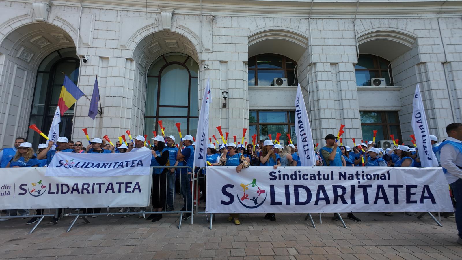 Mii de oameni protestează în toată țara. Medicii la București, grevă la ...